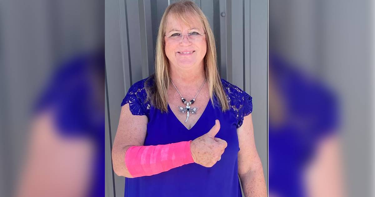 Texas Woman's Terrifying Encounter: Snake Falls from Sky and Attacks ...