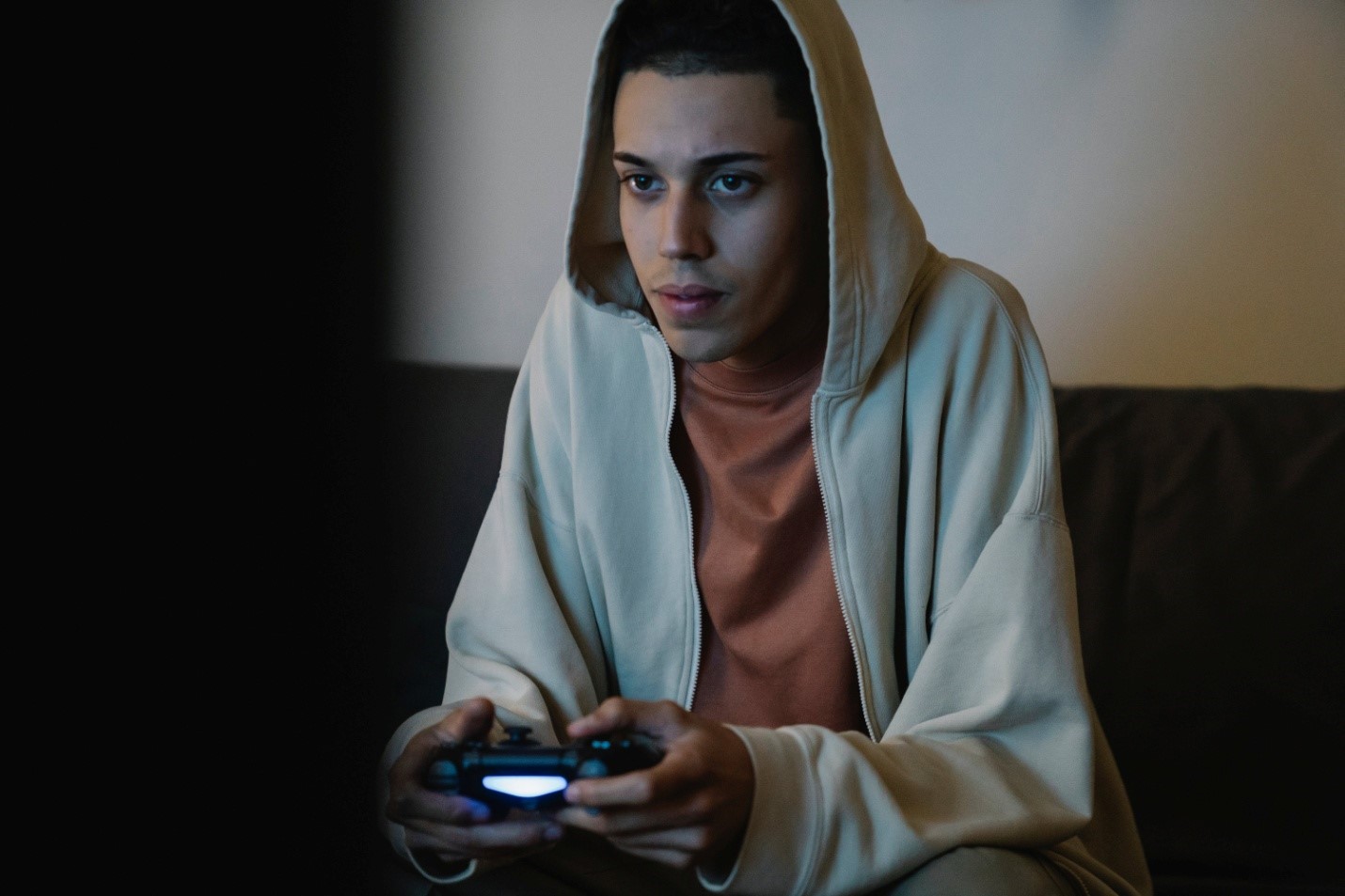 How Blue Light Impacts Gamers’ Eye Health, and What to Do About It